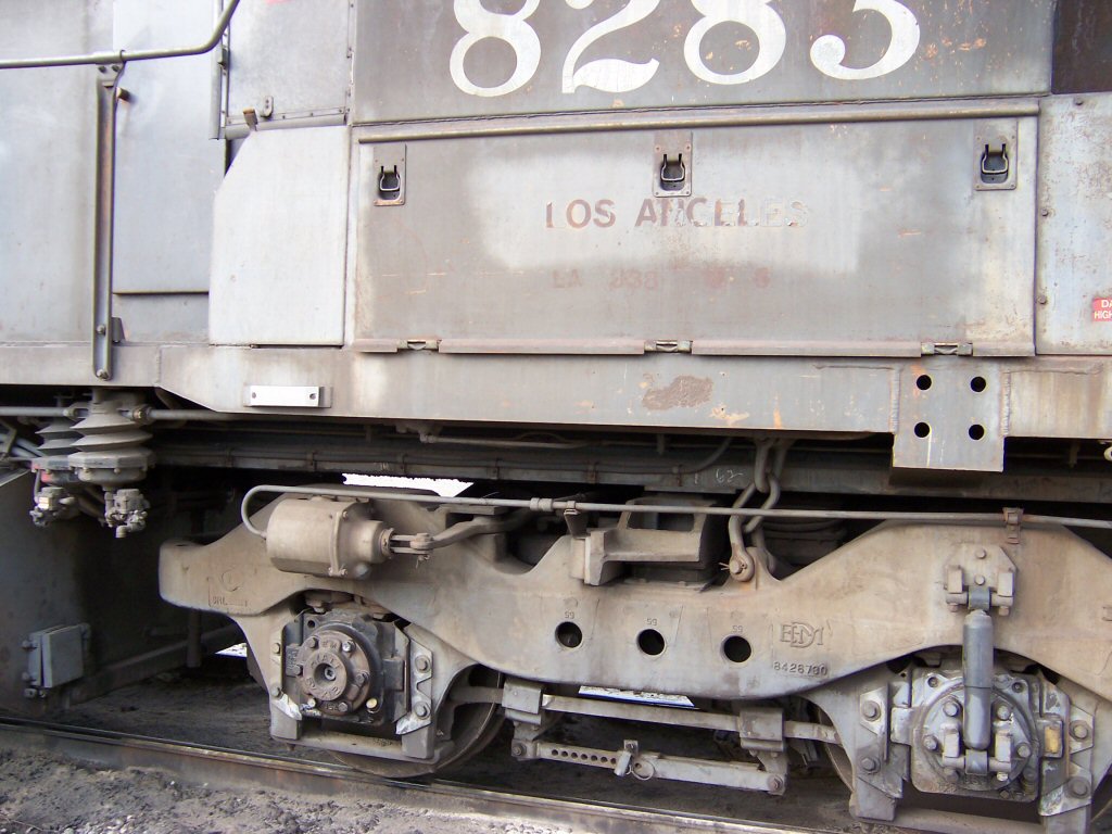 SP 8283 truck and cab side detail